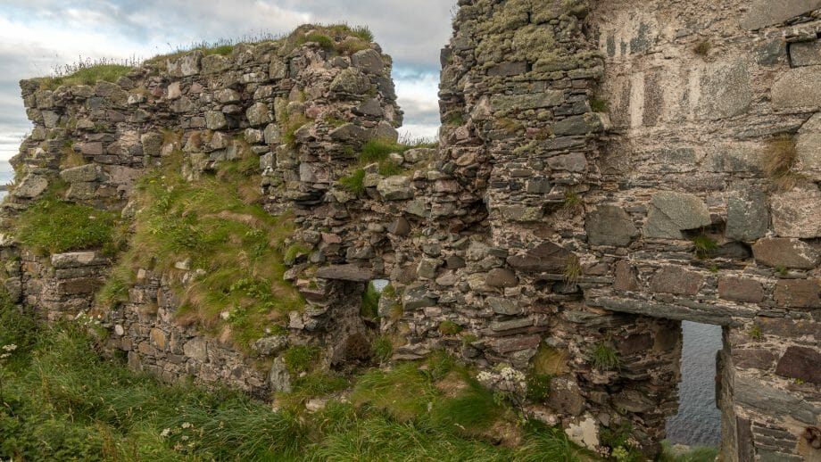 Dunyvaig Castle - alter Wächter der Lagavulin-Bucht auf Islay