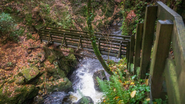 Rumbling Bridge - in der Schlucht unter der Doppelbrücke