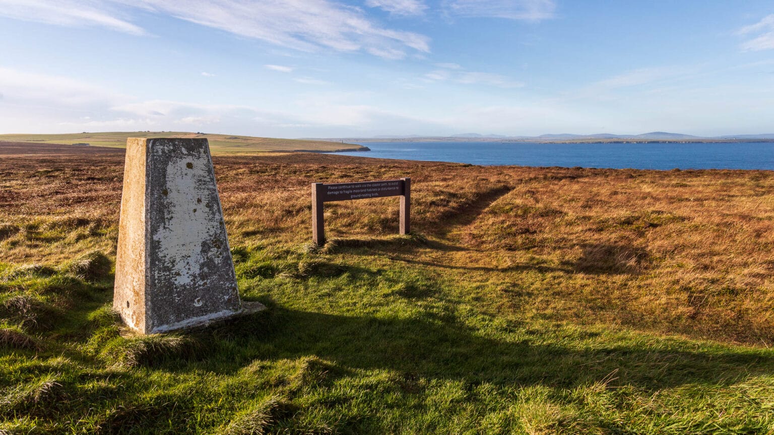 Brough of Deerness, The Gloup und das Mull Head Reserve